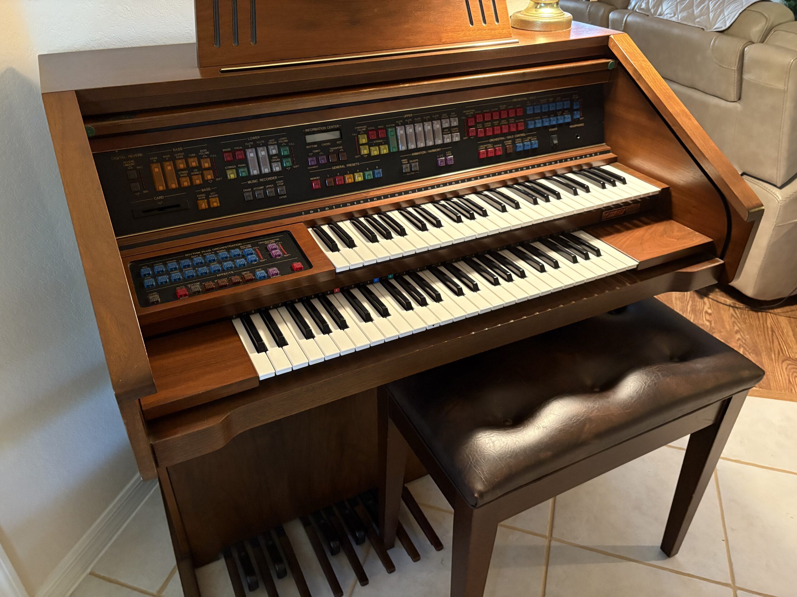 Lowrey Parade Organ - Lighthouse Bay